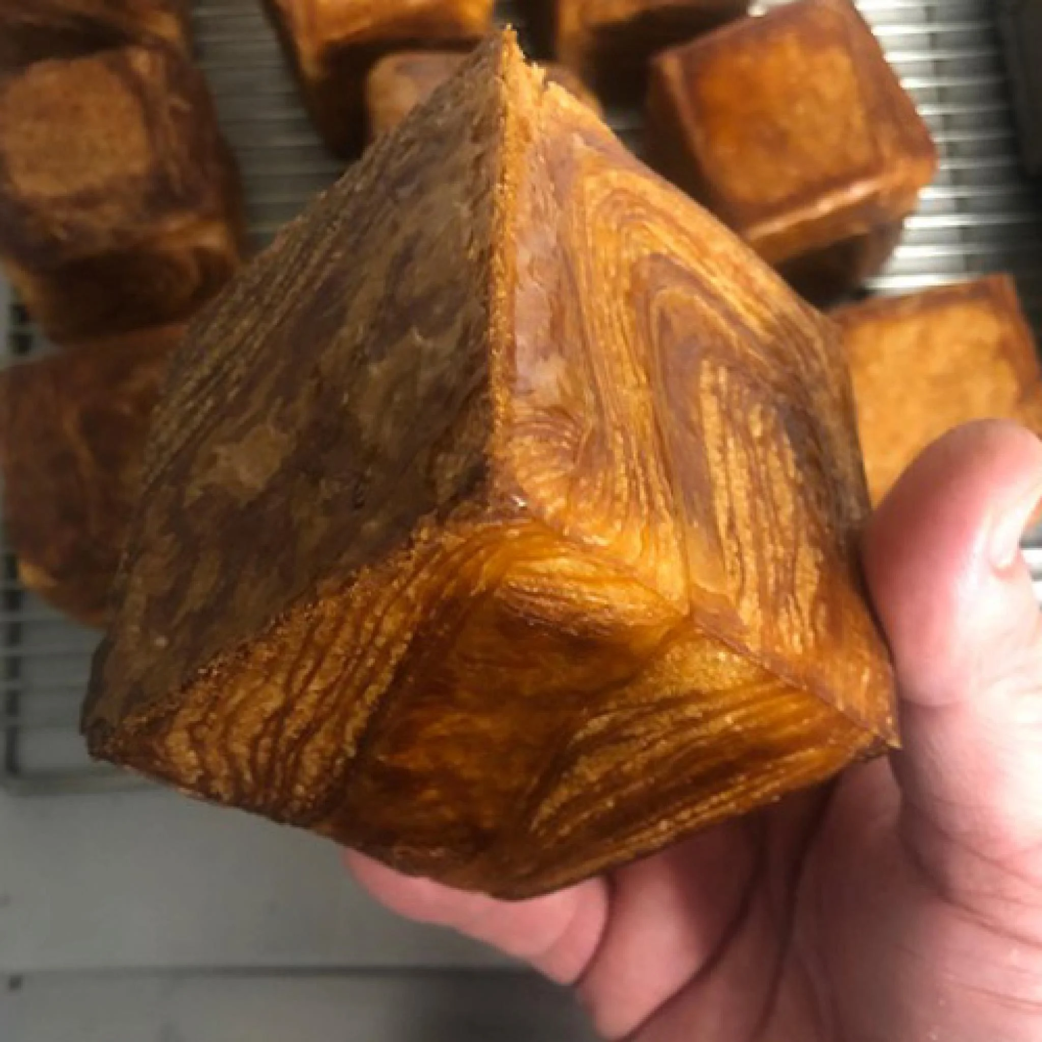 Cube Pullman Tins | DeliverDeli